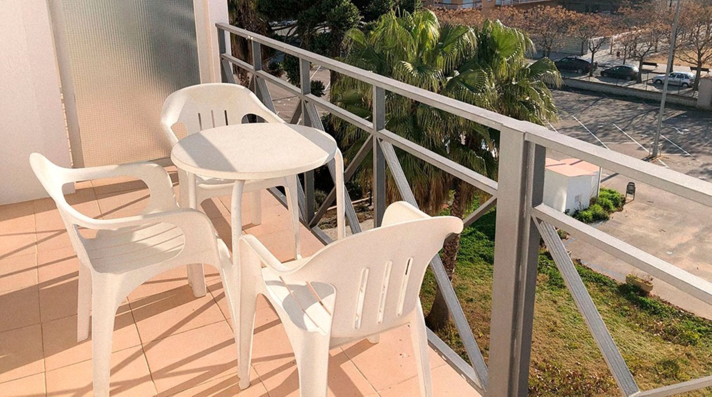 Llega el verano y el balconing: dos heridos al caer de balcones de ...
