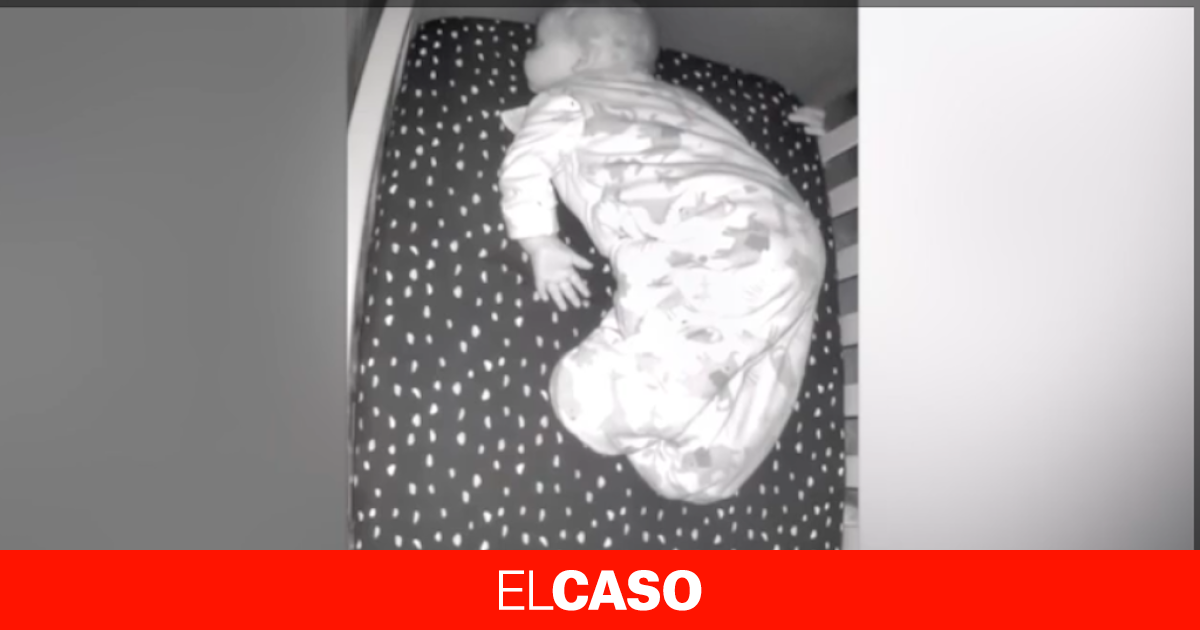 Las aterradoras imágenes de un bebé durmiendo en su cuna: los padres no ...