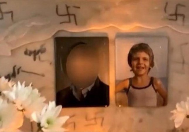 Profanen amb onze esvàstiques la tomba d'Alfredo Rampi, el petit Julen ...