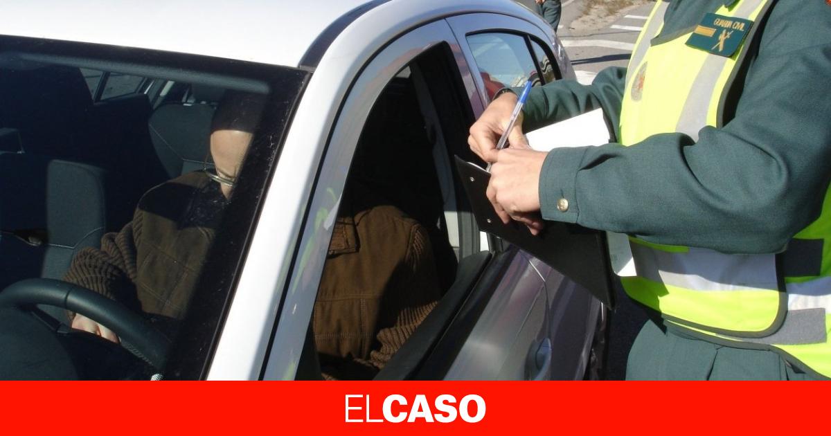 La cara multa de la DGT por una cosa que todos hacemos: rascarse la ...