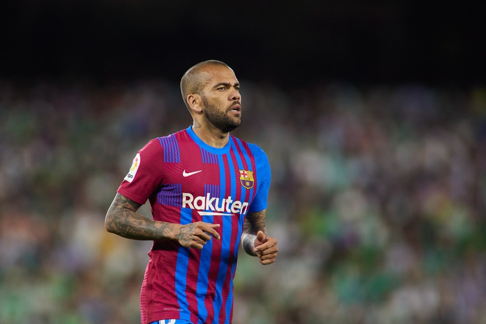 Dani Alves demana tornar a declarar als jutjats després de tres ...