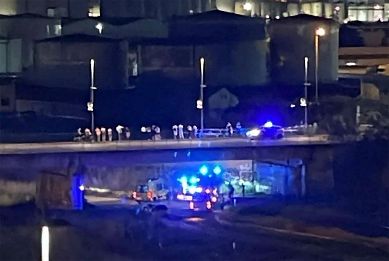 Espectacular accidente en Tarragona: un coche con cuatro personas salta ...