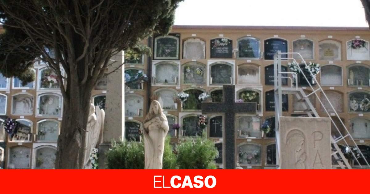 Cinco trabajadores del cementerio de Montjuïc, en Barcelona ...
