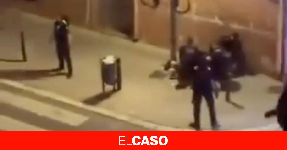 Vídeo de cuando la policía tiene que huir de Canovelles bajo una lluvia ...