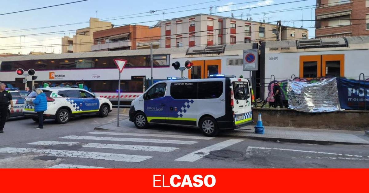 Muere una persona atropellada por un tren en el polémico paso de nivel de Montcada i Reixac