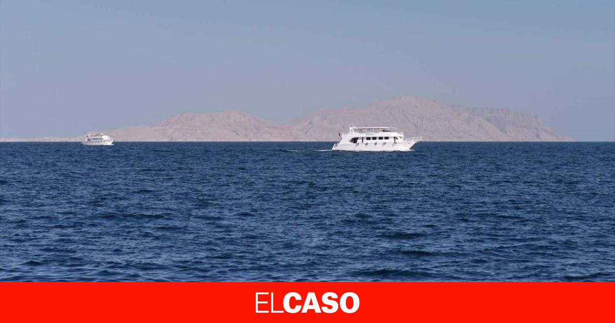 Almenys cinc espanyols rescatats en el naufragi d'un vaixell turístic ...