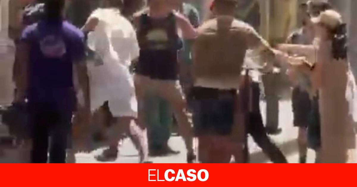 Violento robo en el Raval de Barcelona a plena luz del día: los vecinos ...