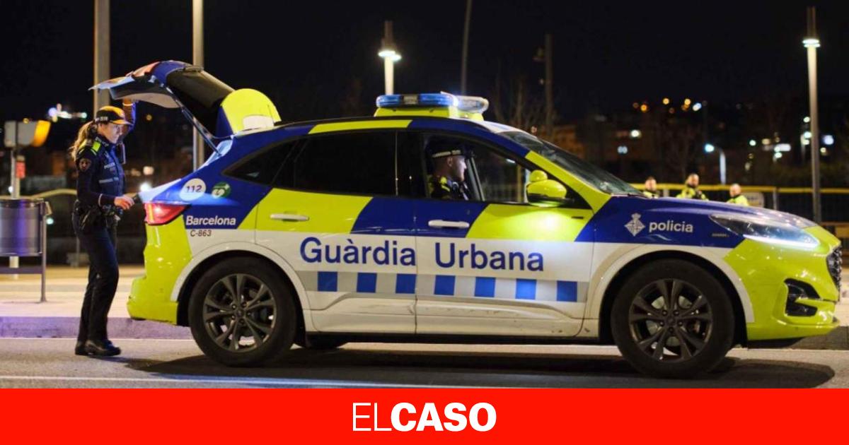 S'escapa d'una festa en un pis de Barcelona quan arriba la policia i s'amaga mig despullat al ...