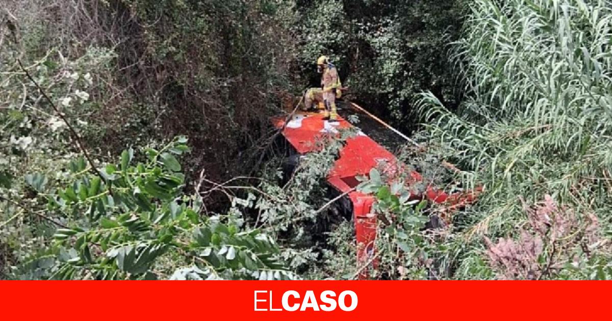 Un autobús con 70 pasajeros sale de la vía y vuelca en la C-32 en Santa ...