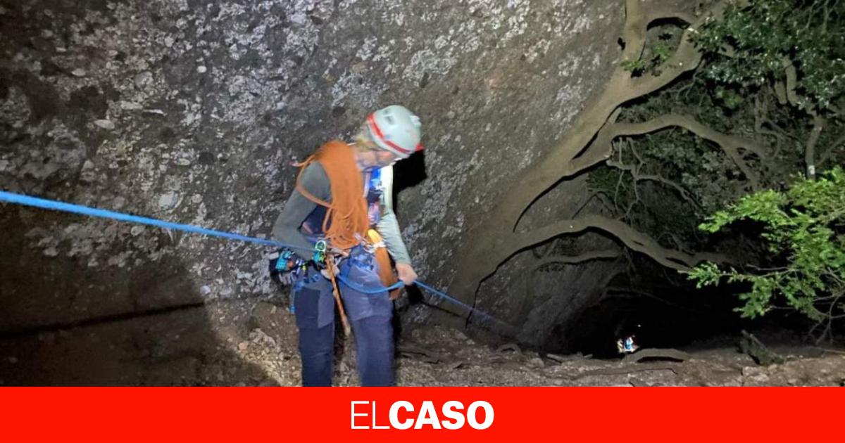 Se'ls fa de nit fent escalada i els han de rescatar per baixar de l ...