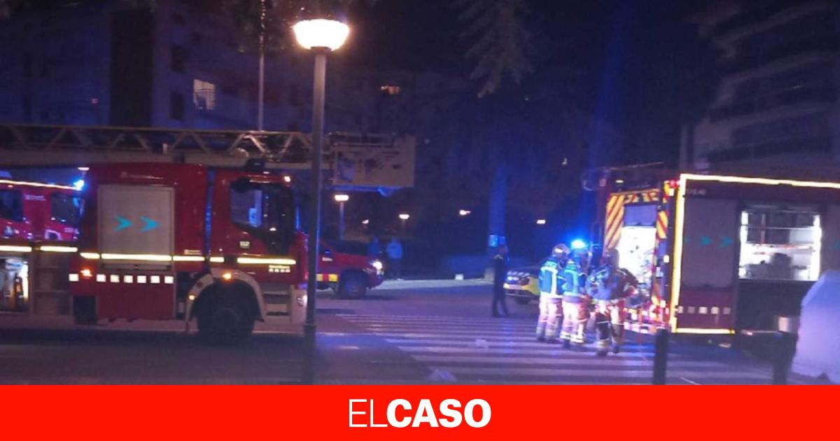 Quatre ferits en incendiar-se la cuina de tres pisos en una nit intensa ...