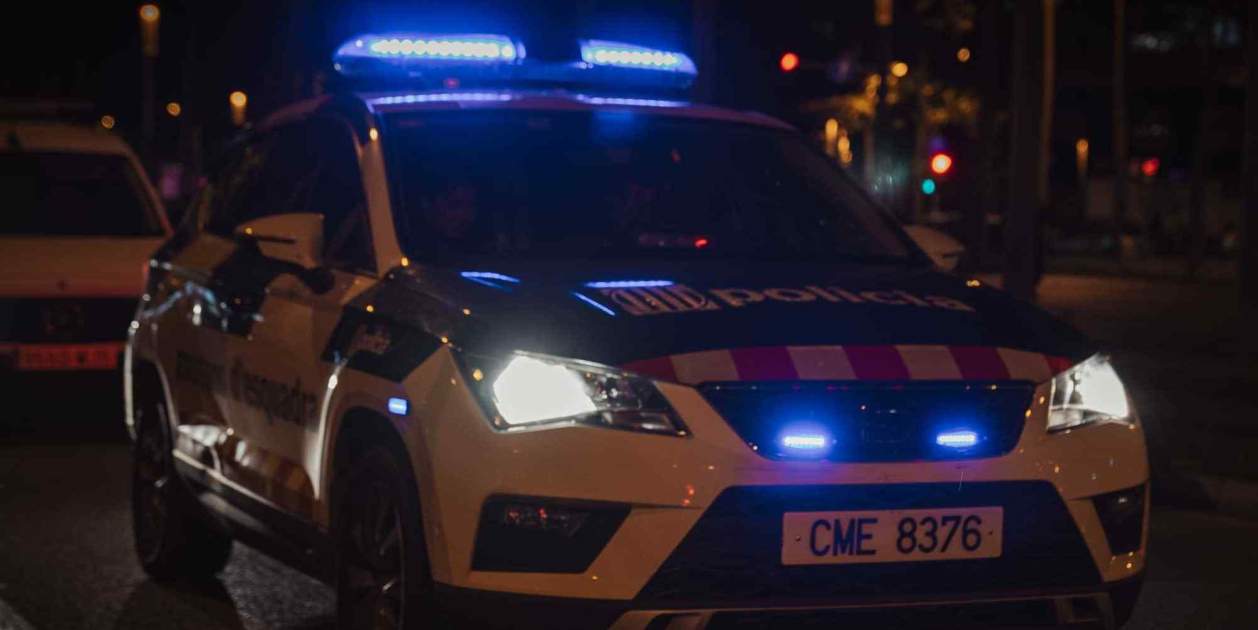 Un menor ferit en ser atacat amb un matxet per una turba de joves quan ...