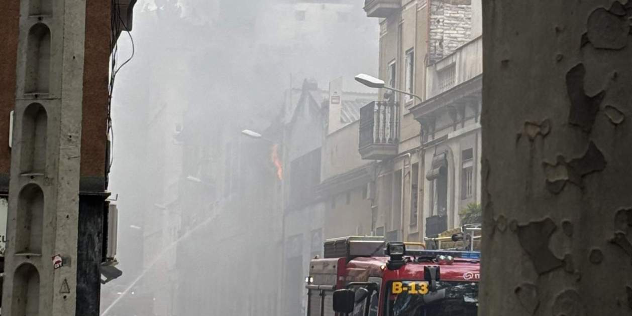 Explota una bombona de butà en un edifici de Barcelona