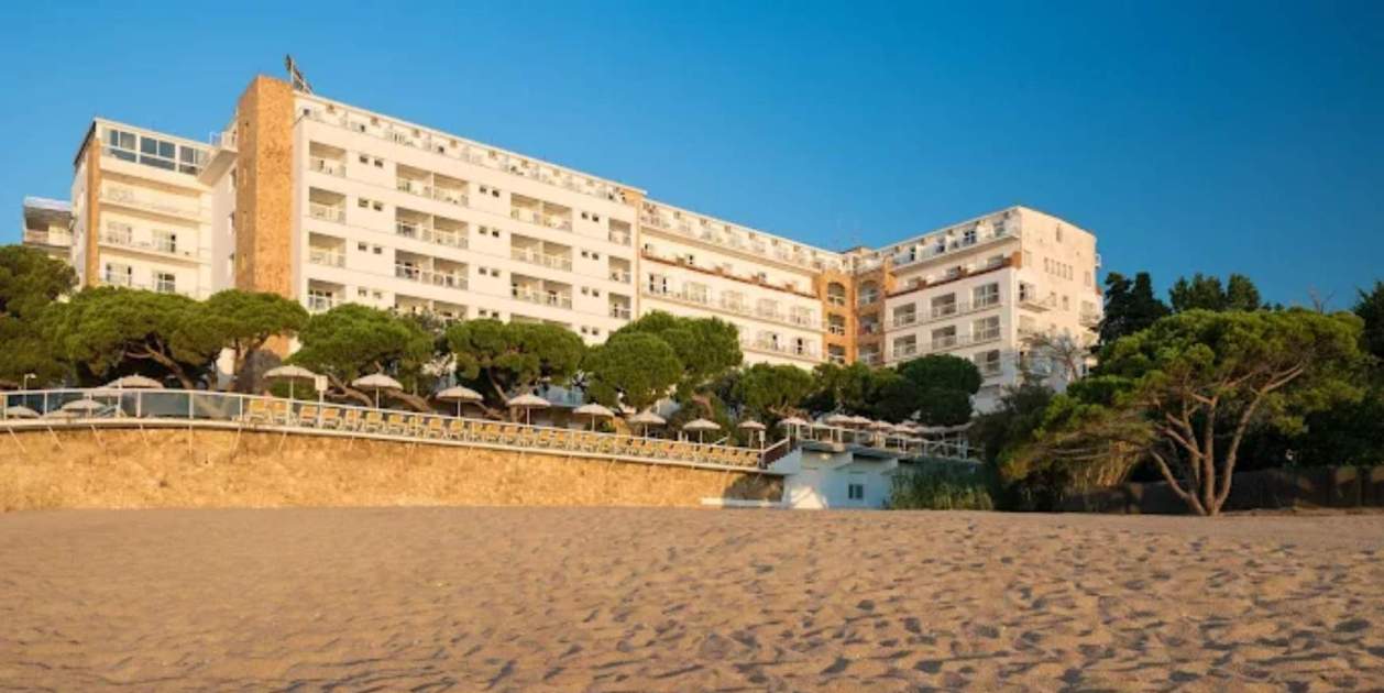 Un incendi en un hotel a Platja d'Aro deixa tres ferits i obliga a ...
