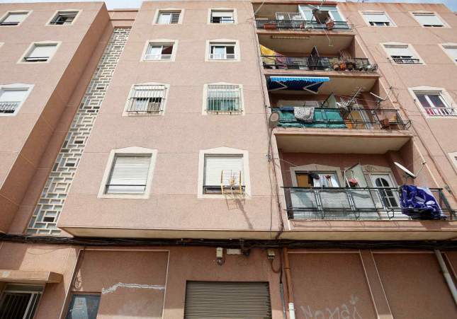 Mata la seva parella escanyant-la durant una discussió a Alacant i s ...