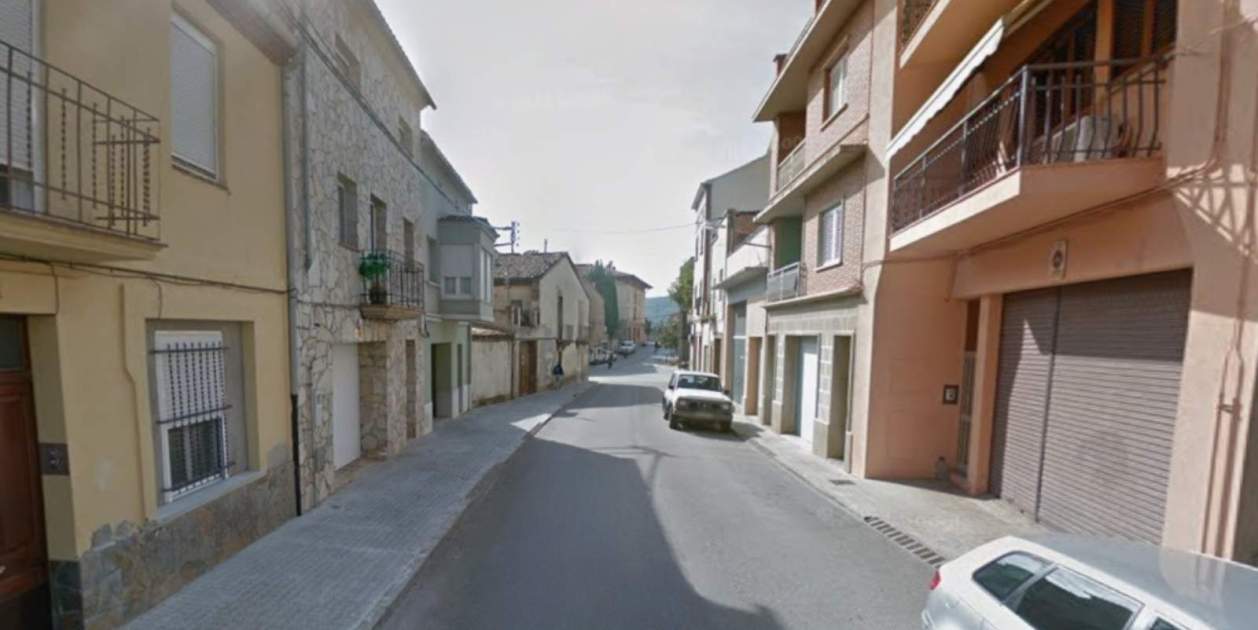 Ferida molt greu una nena de 10 anys després de caure d'una teulada a ...