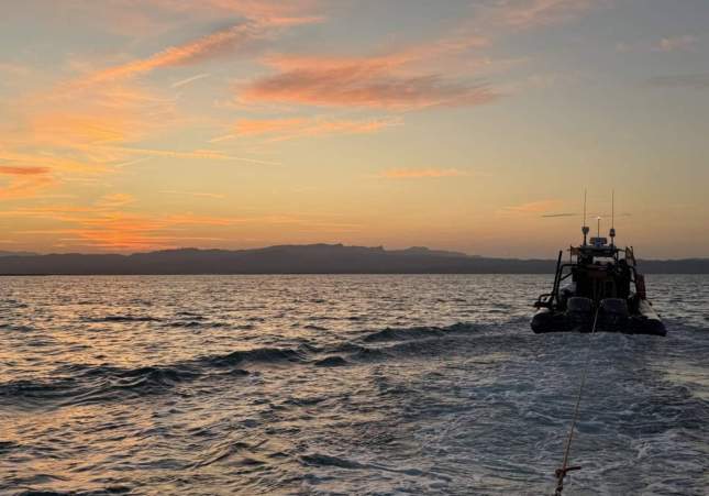 Escapada romàntica fallida: rescaten una parella a la deriva amb una ...