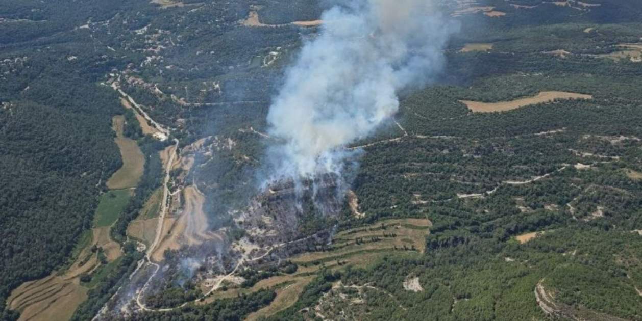 Un incendi a Sant Quirze Safaja obliga a confinar tota la població i un ...
